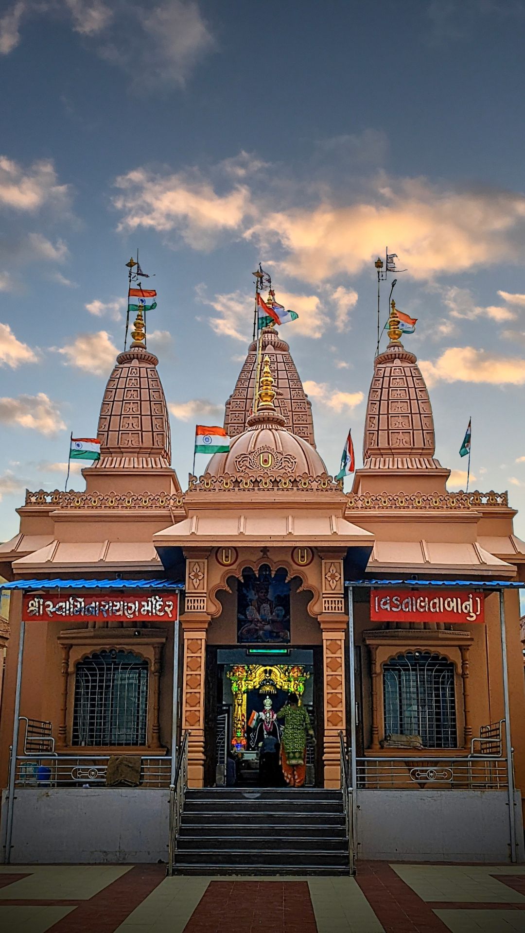 Shree Swaminarayan Mandir - Sarbhan